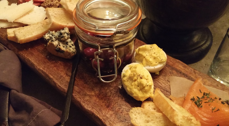 Now Open: Foxfire Mountain House’s Cozy Bar & Restaurant – Catskill Eats